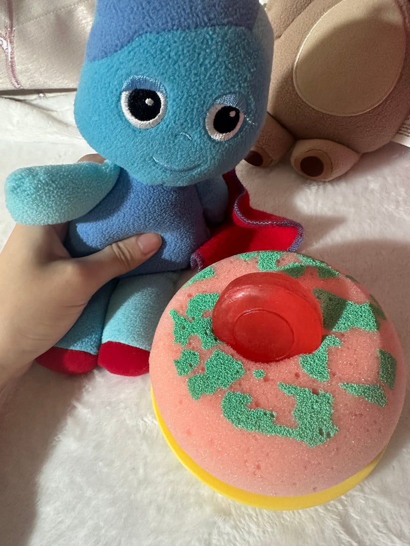 Makka pakka sponge and red soap Bath Toy (Worldwide shipping ...